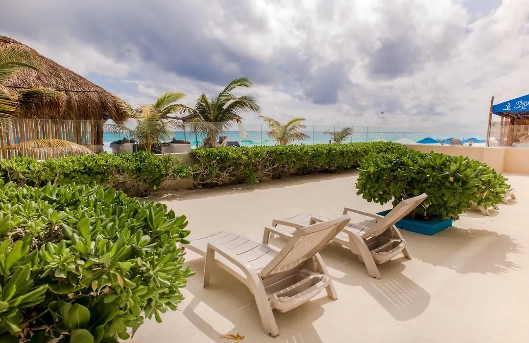 Stunning! 2 Bdrm Beach/Oceanfront Condo On Cancun Beach - Hotel Zone ...